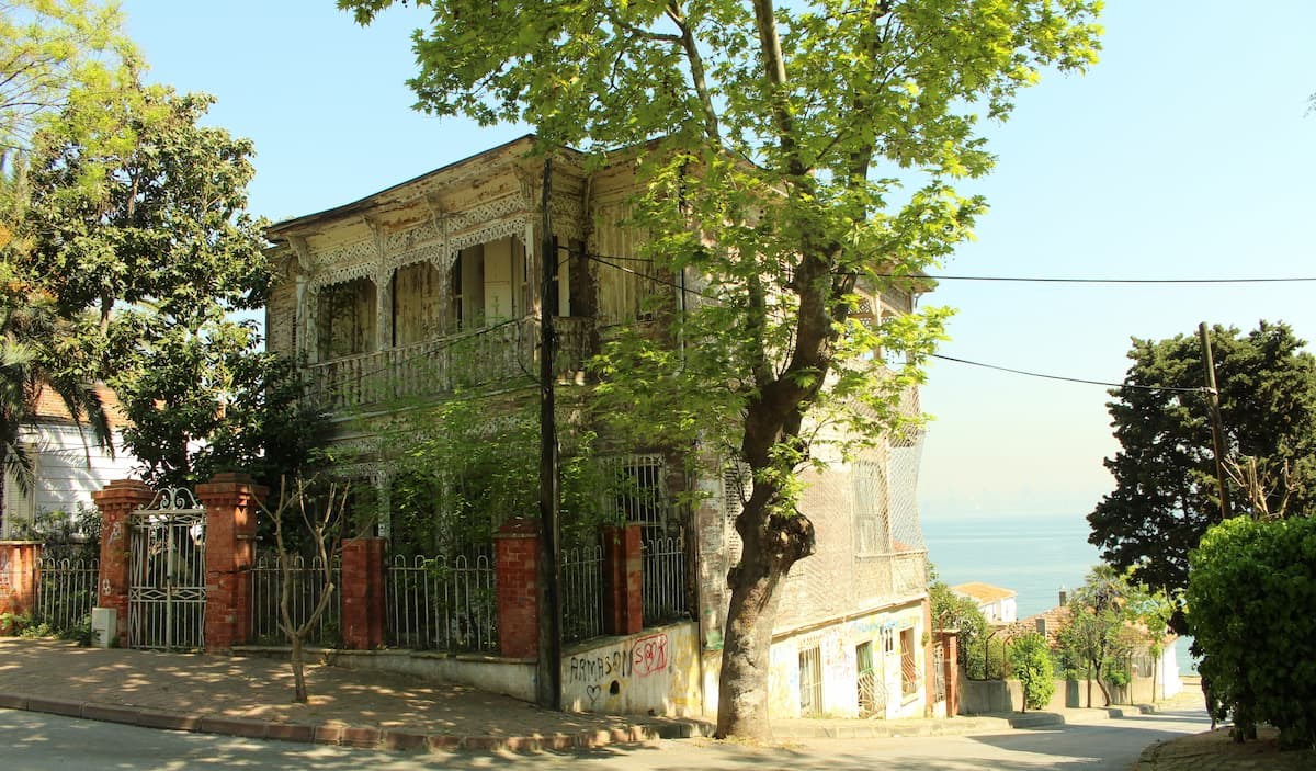 Kınalıada Tarihi Yerler, Kınalıada'nın Turistik Yerleri